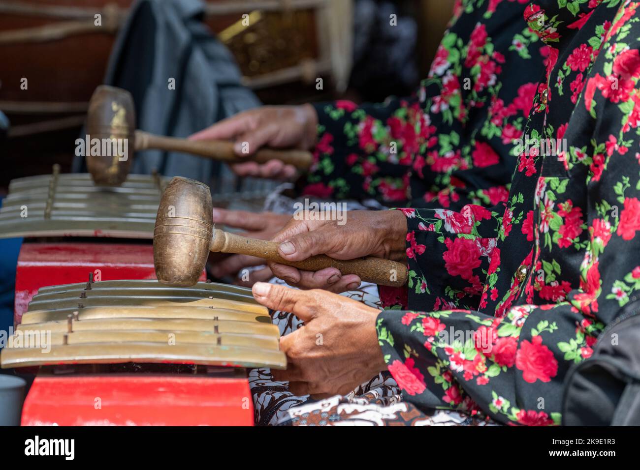 Indonesia, Java, Borobudur. Cultural music performance Stock Photo - Alamy
