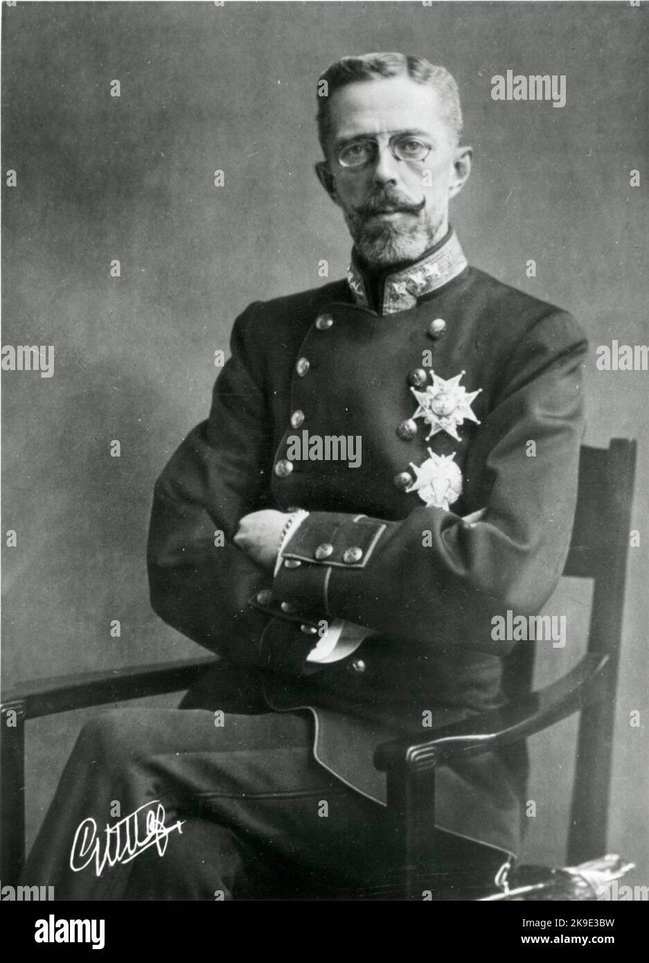 King gustaf v hi-res stock photography and images - Alamy