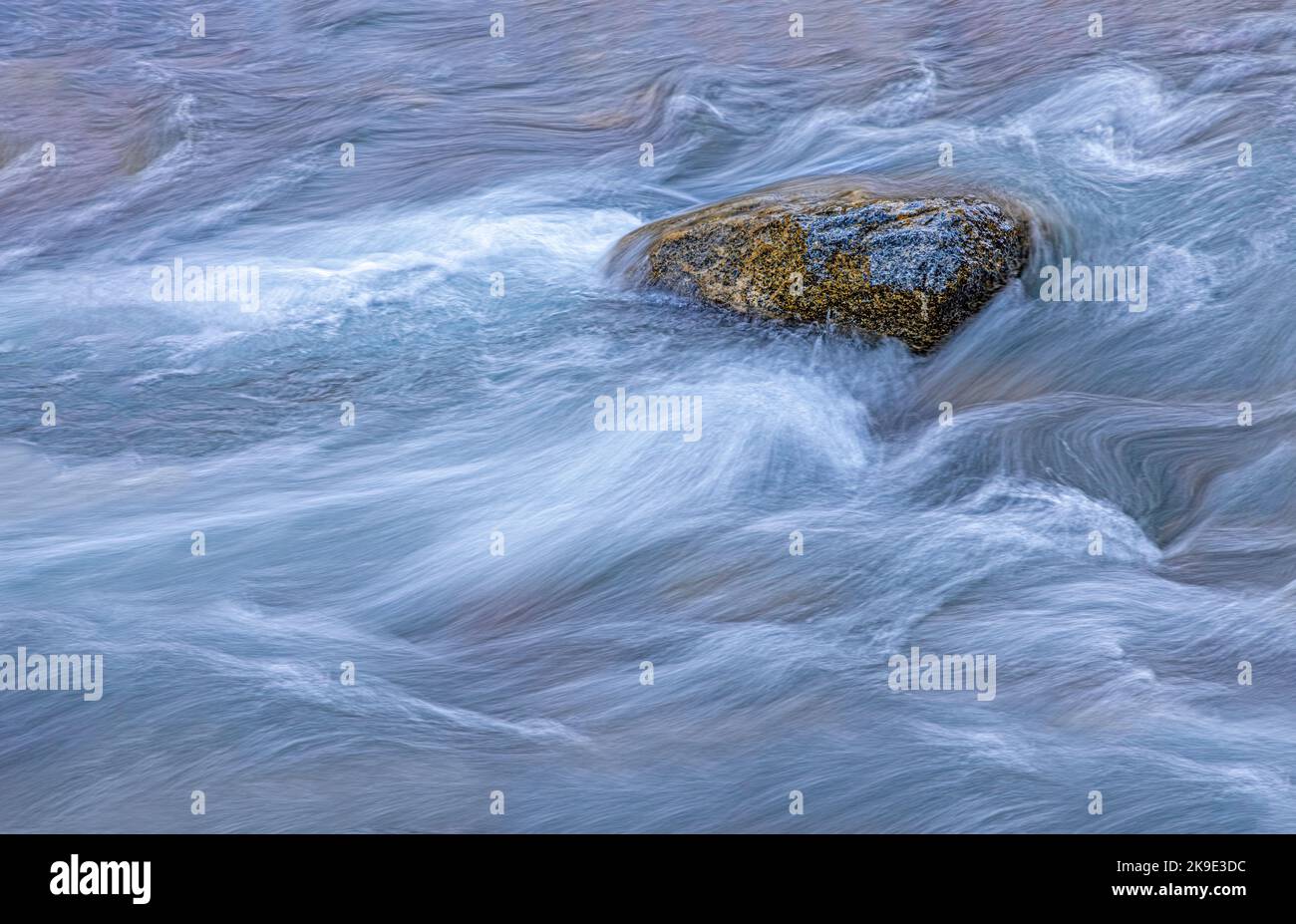 Wave splash rock slow motion hi-res stock photography and images - Alamy