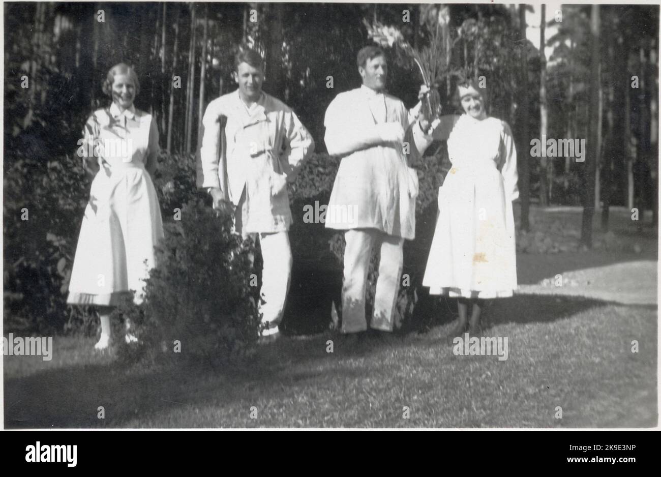 Långsjö-Pelle at Falu Lasarett. An unknown nurse on each side. Male ...