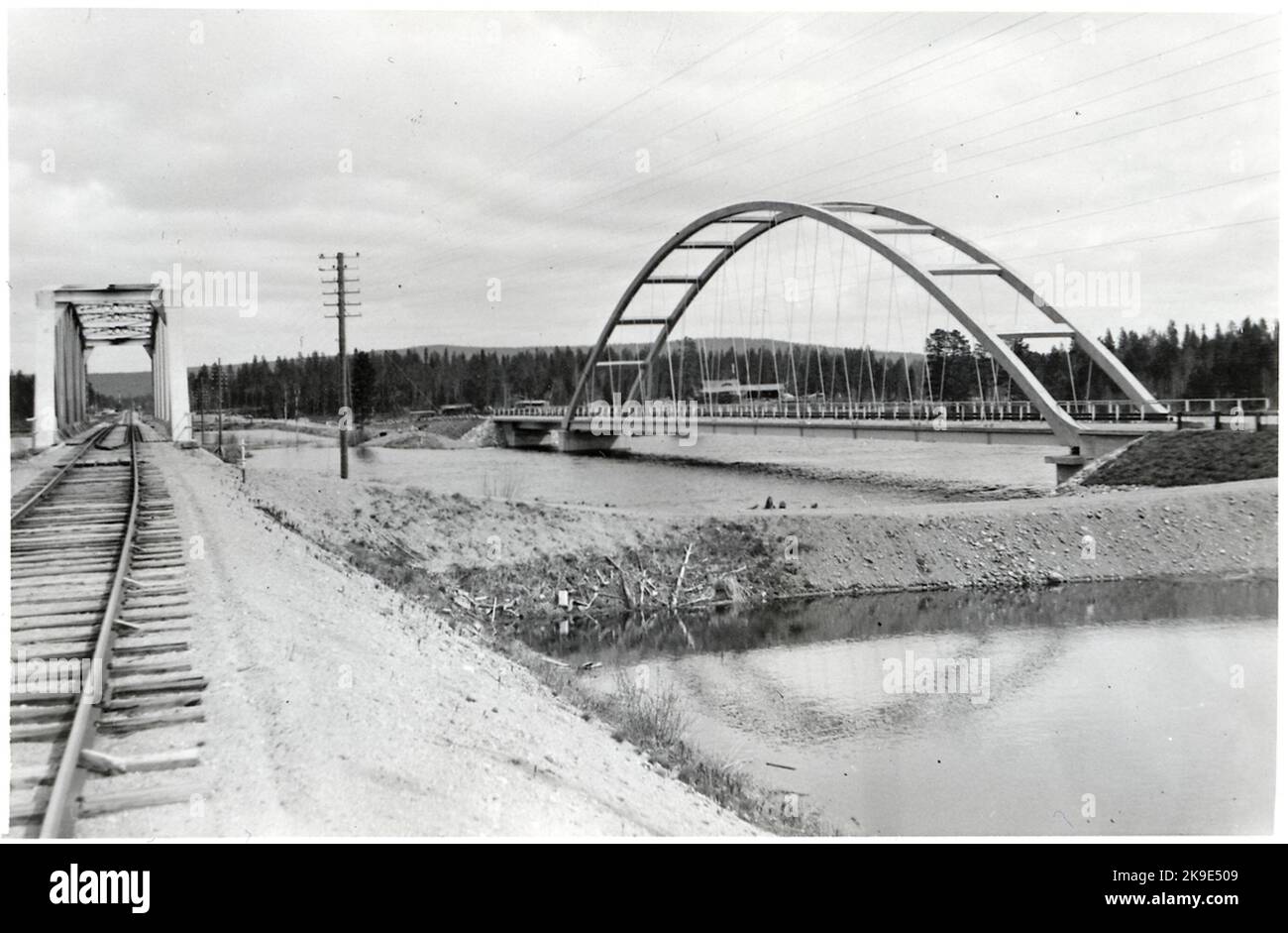 The railway bridge and the road bridge that crosses Juktån Stock Photo ...