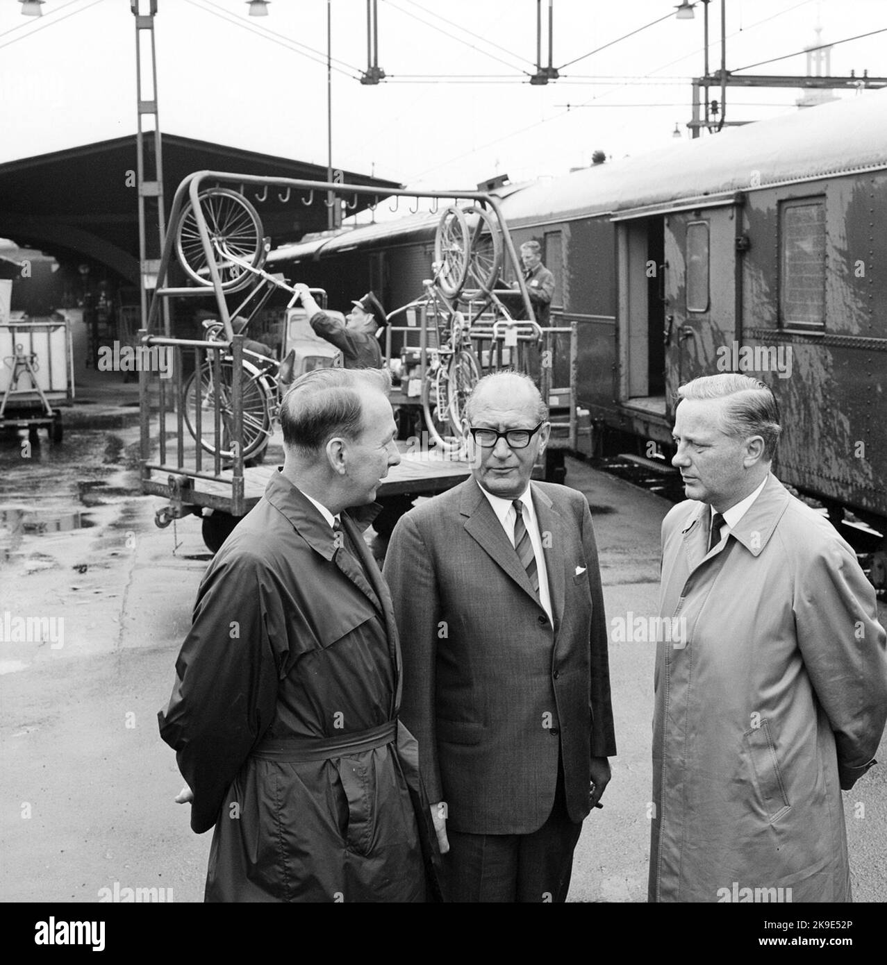 O. Nelander, B. Nehring and D. Ekströmstadshusetstornet's top part ...