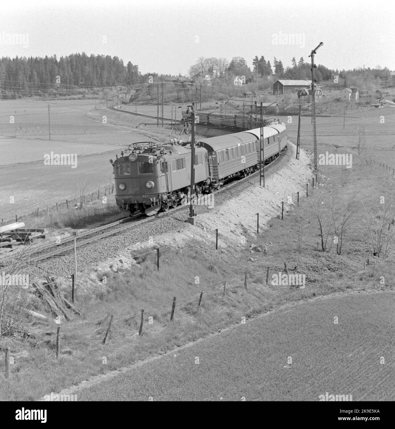 Fast trains hi-res stock photography and images - Alamy