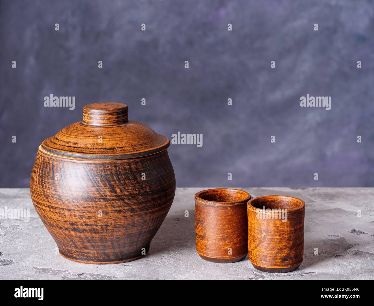 Ceramic dishes on rural hi-res stock photography and images - Alamy