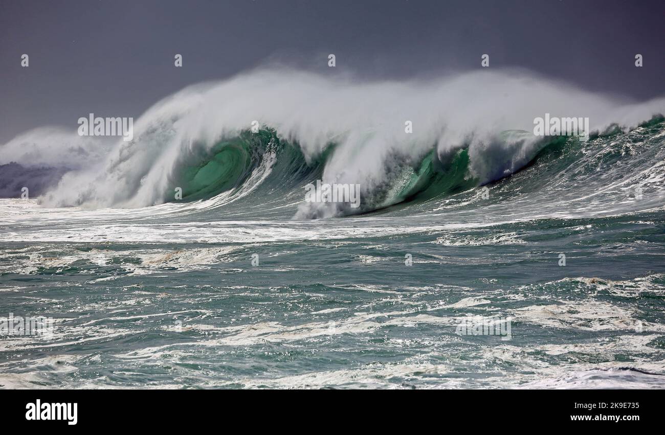 Green eye of wave - Hawaii Stock Photo - Alamy