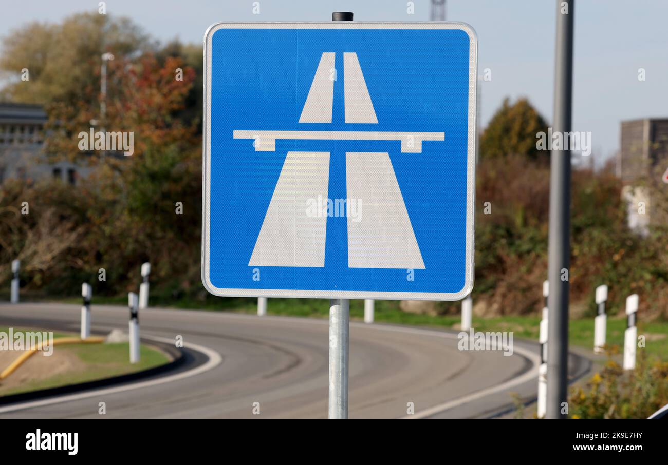 Rostock, Germany. 27th Oct, 2022. A sign in the seaport shows the way ...