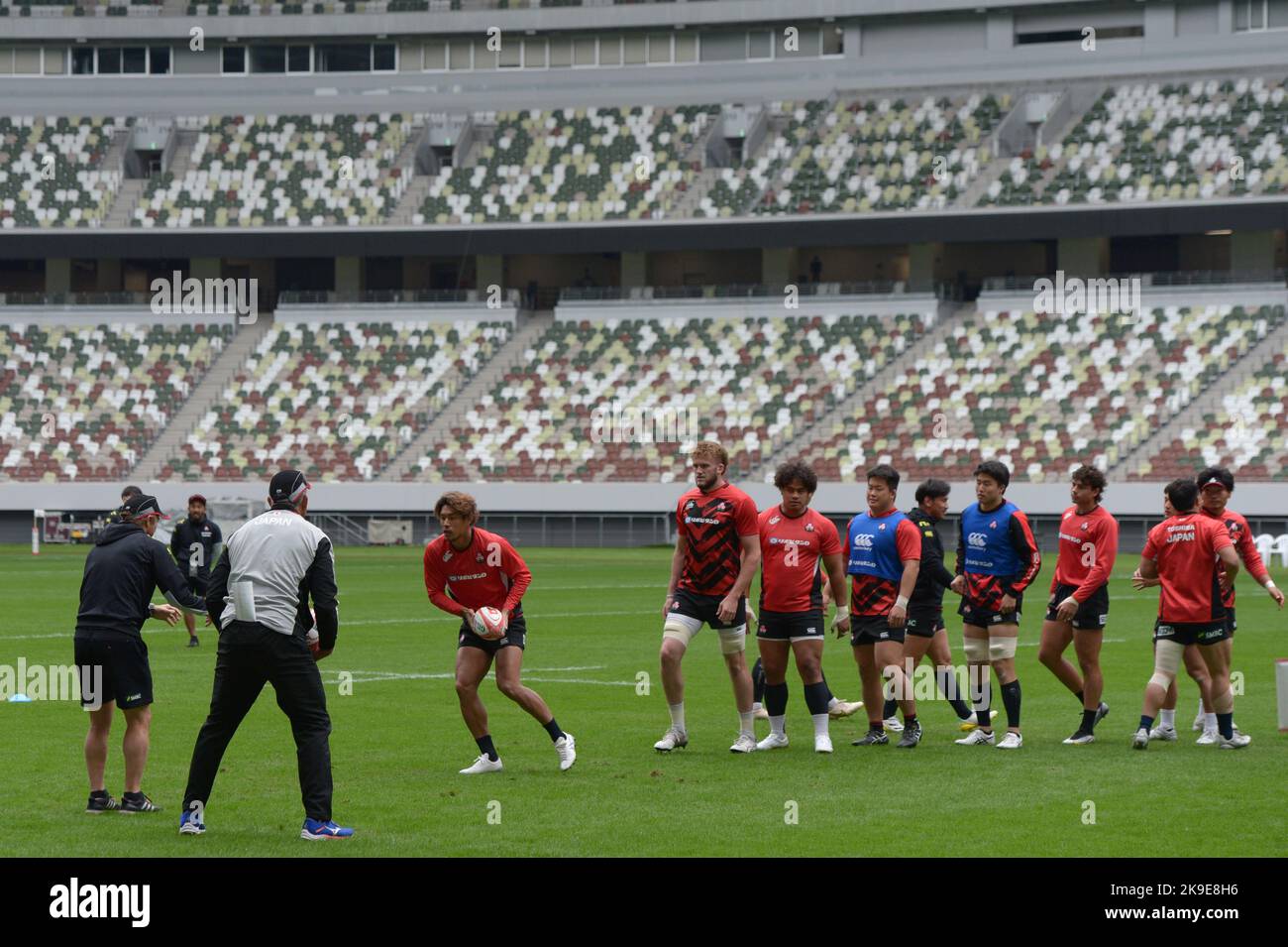 Teams captains run hi-res stock photography and images - Alamy