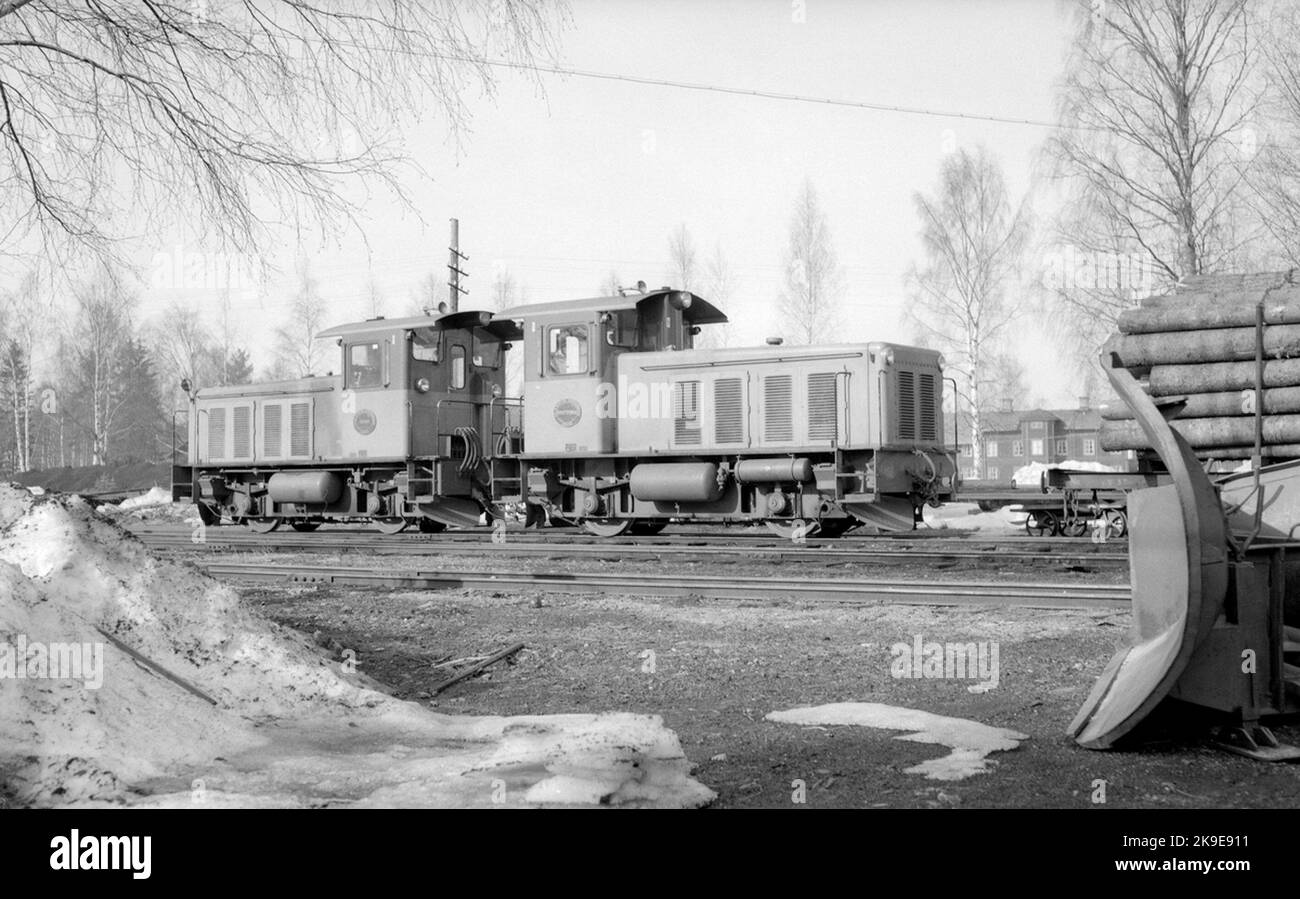 Dala - Ockelbo - Norrsundet Railway, Donj, Diesellok 2 "Brattfors" and ...