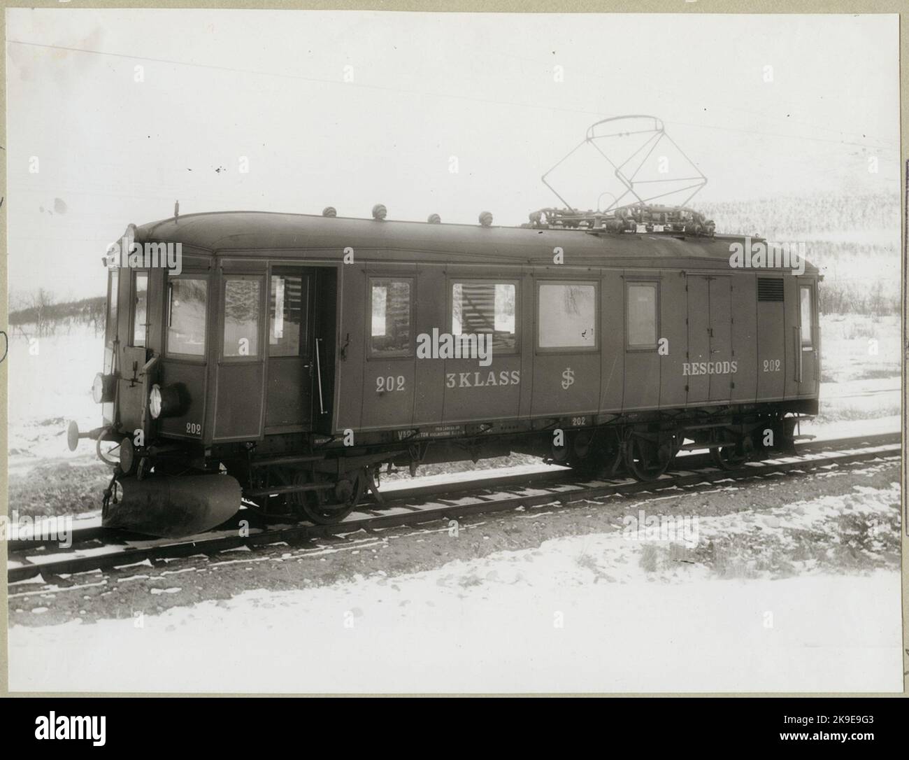 The State Railways, SJ X3A/CF1 202 combined rail bus and luggage wagon ...