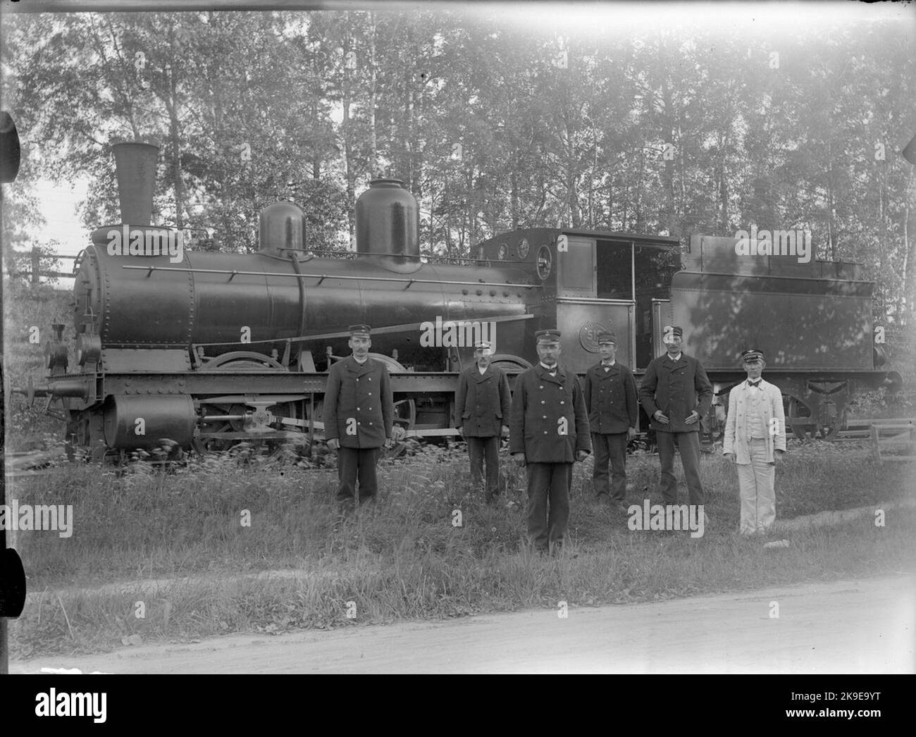 Gravel train and station staff in Lagmansholm, (SJ) at the railway ...
