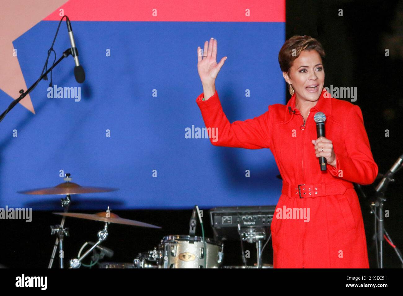 Arizona GOP gubernatorial candidate Kari Lake makes a campaign ...