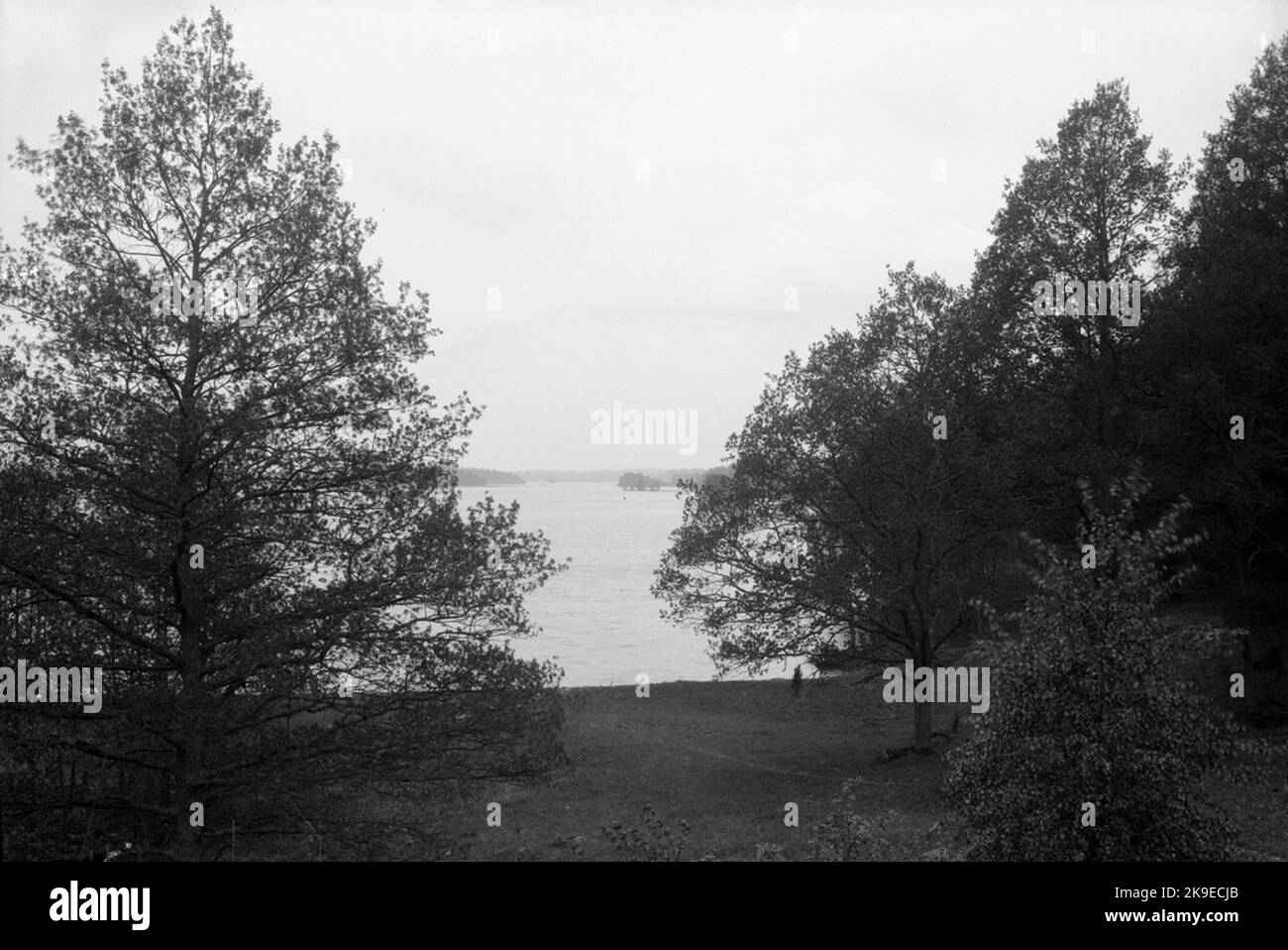 Track guard cabin 521, Salbergsvik. At Lake Båven Stock Photo - Alamy