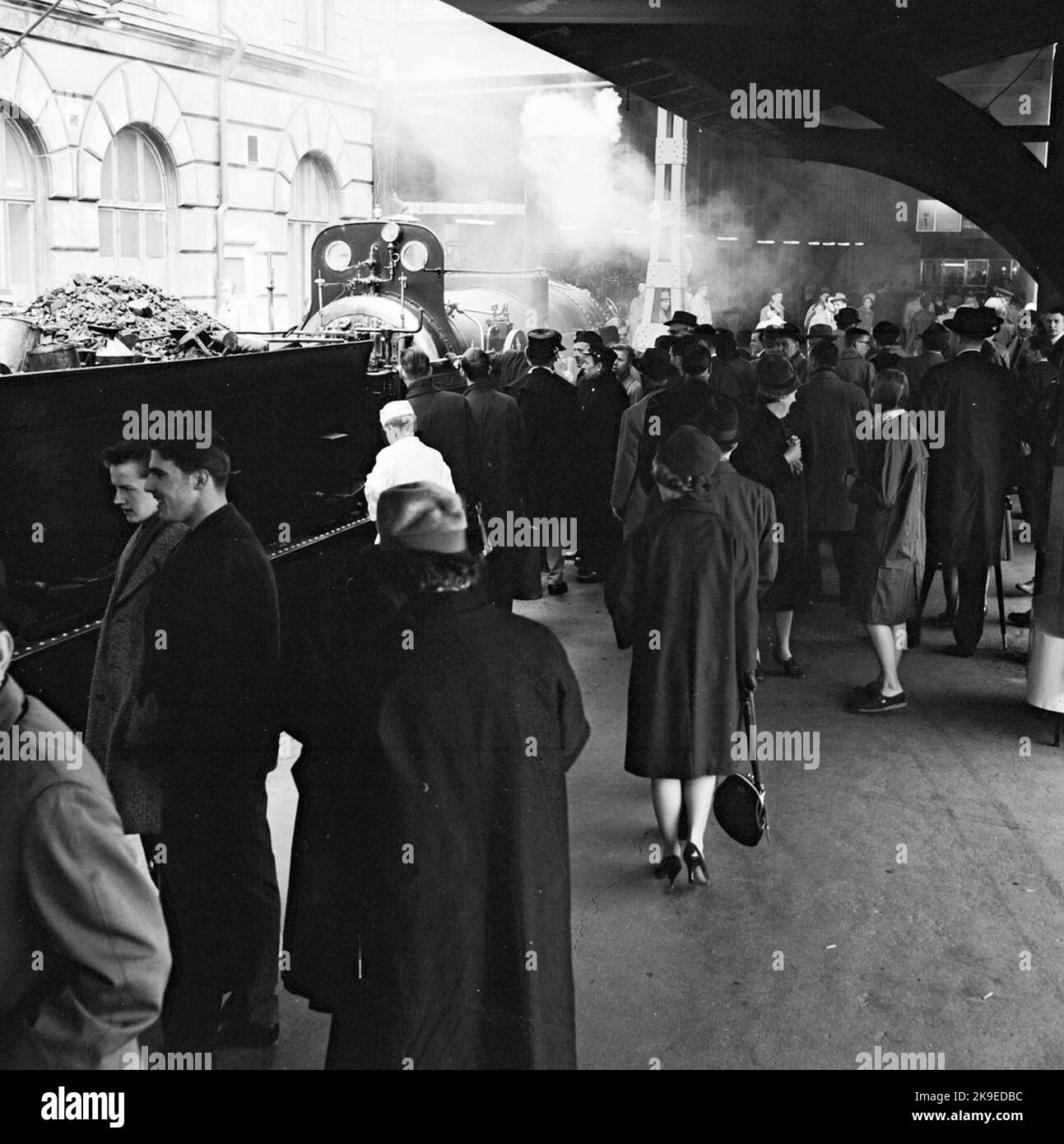 Historical train's journey from Stockholm to Gothenburg for the ...