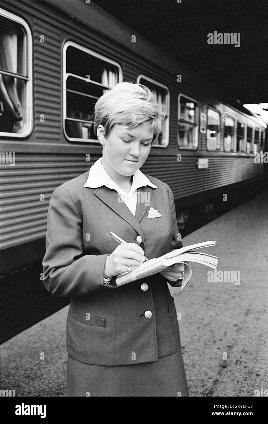 Passengers train assistance hi-res stock photography and images - Alamy