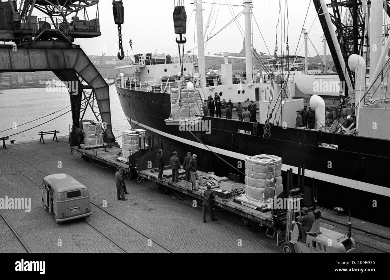 Transport of uranium containers Stock Photo - Alamy