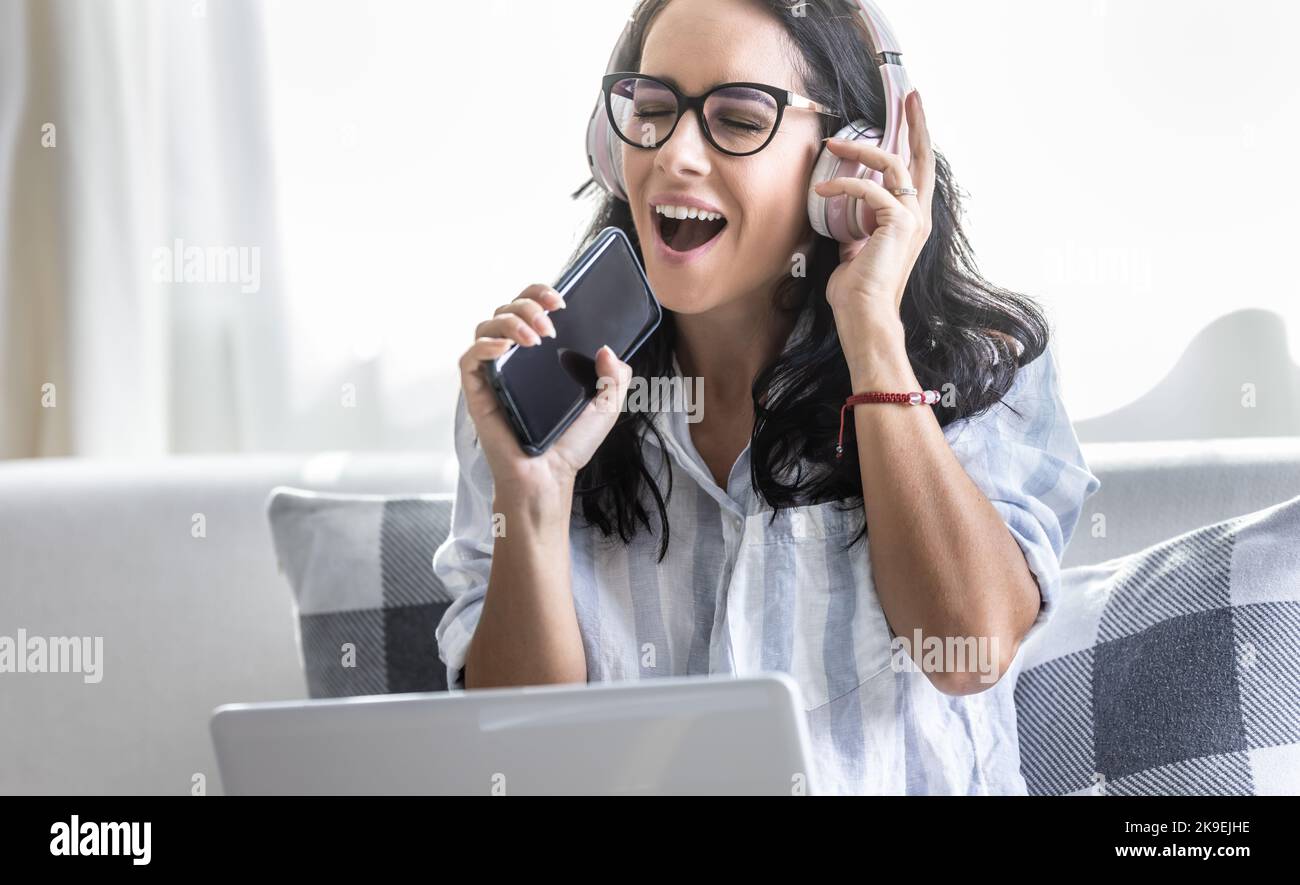 Female singer using radio microphone hi-res stock photography and ...