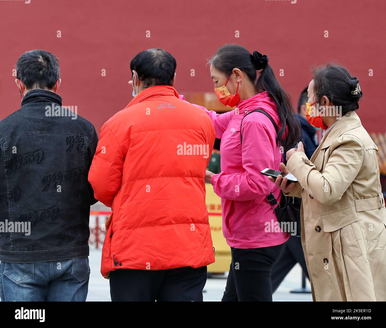Tourists wear down jackets visiting the Forbidden City due to the cold ...