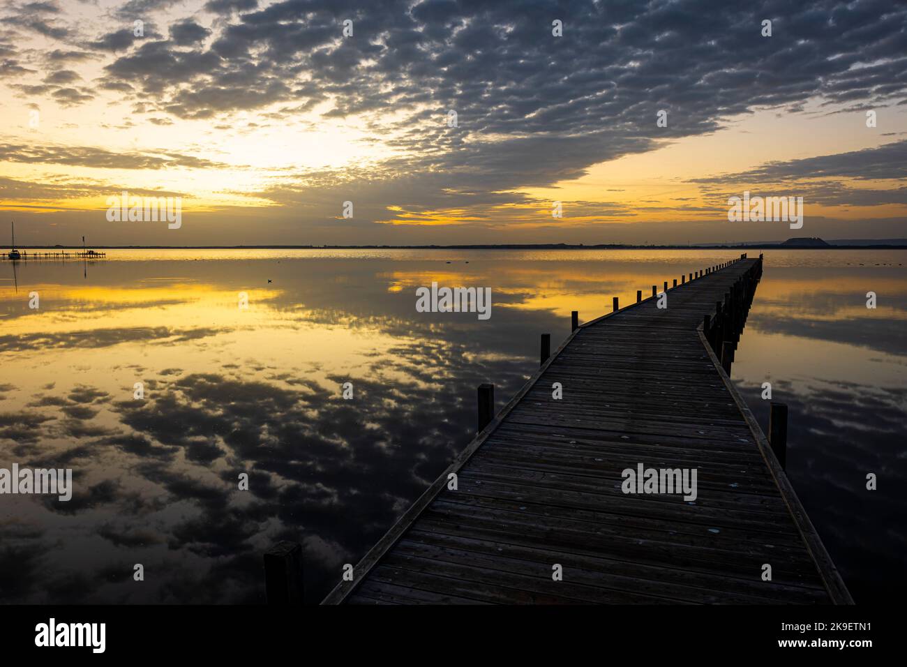 Mardorf, Germany. 28th Oct, 2022. Clouds pass over the Steinhuder Meer ...
