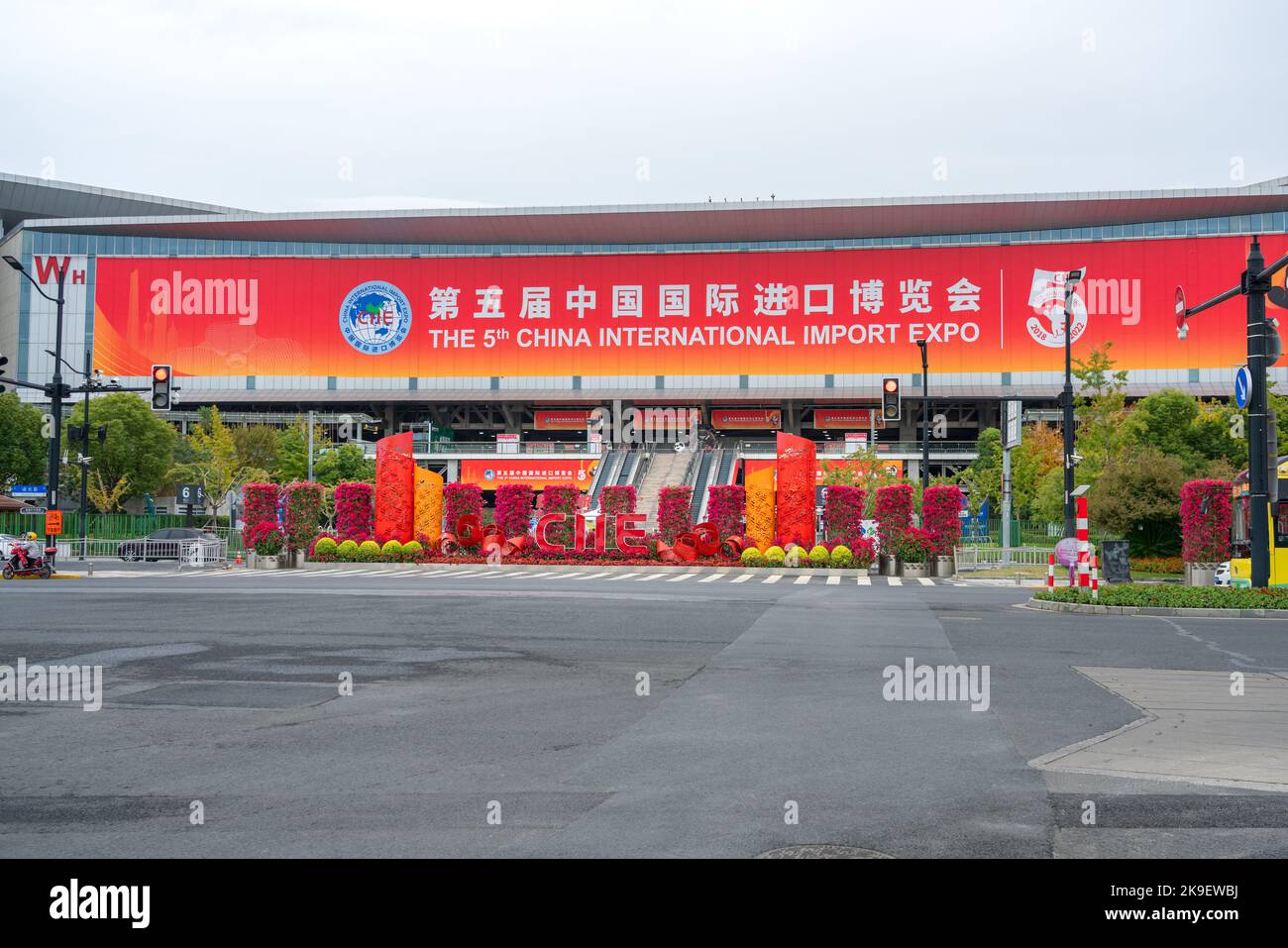 The greening layout has been fully decorated on the South Square of the ...