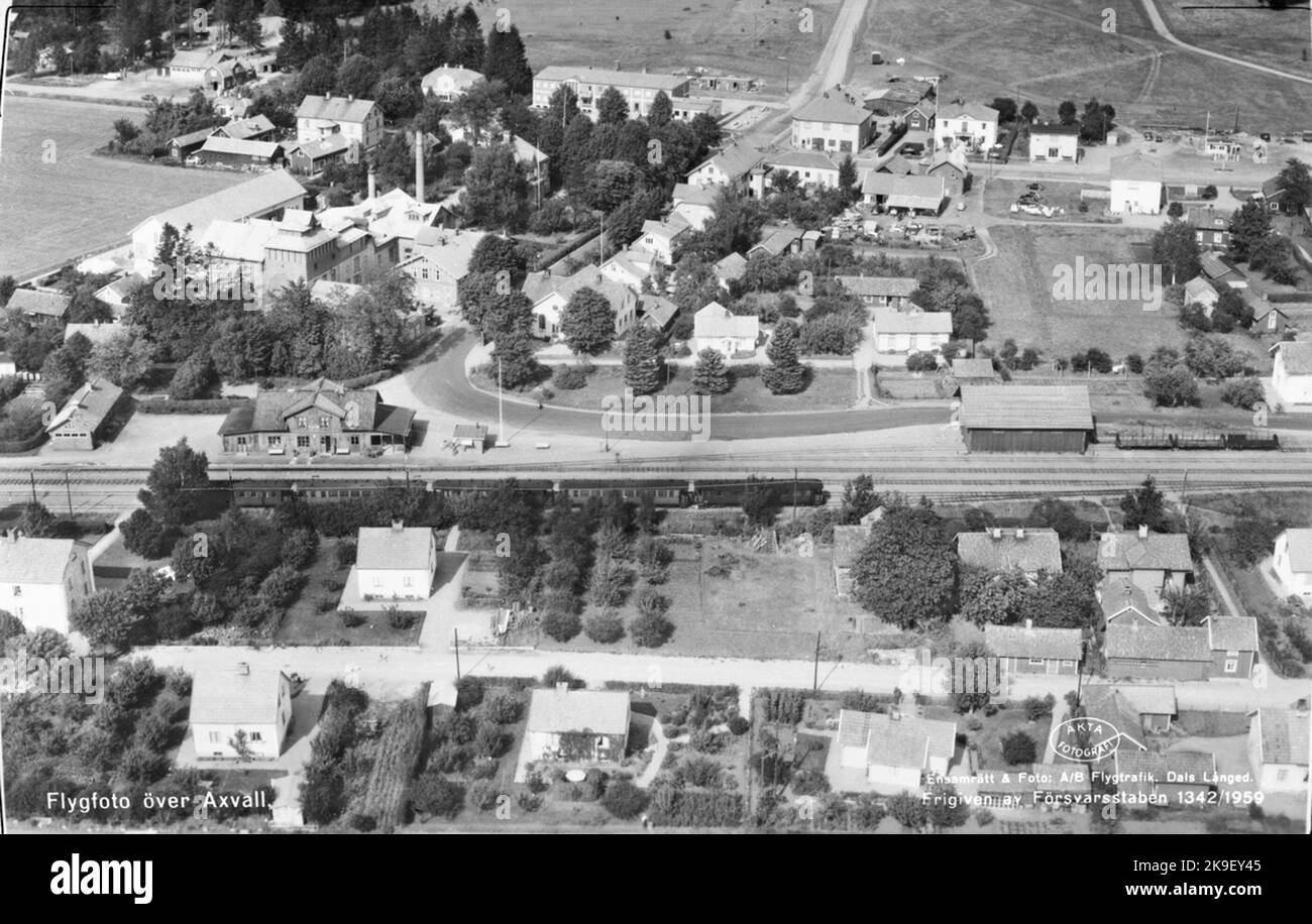 Lines surrounding Black and White Stock Photos & Images - Alamy