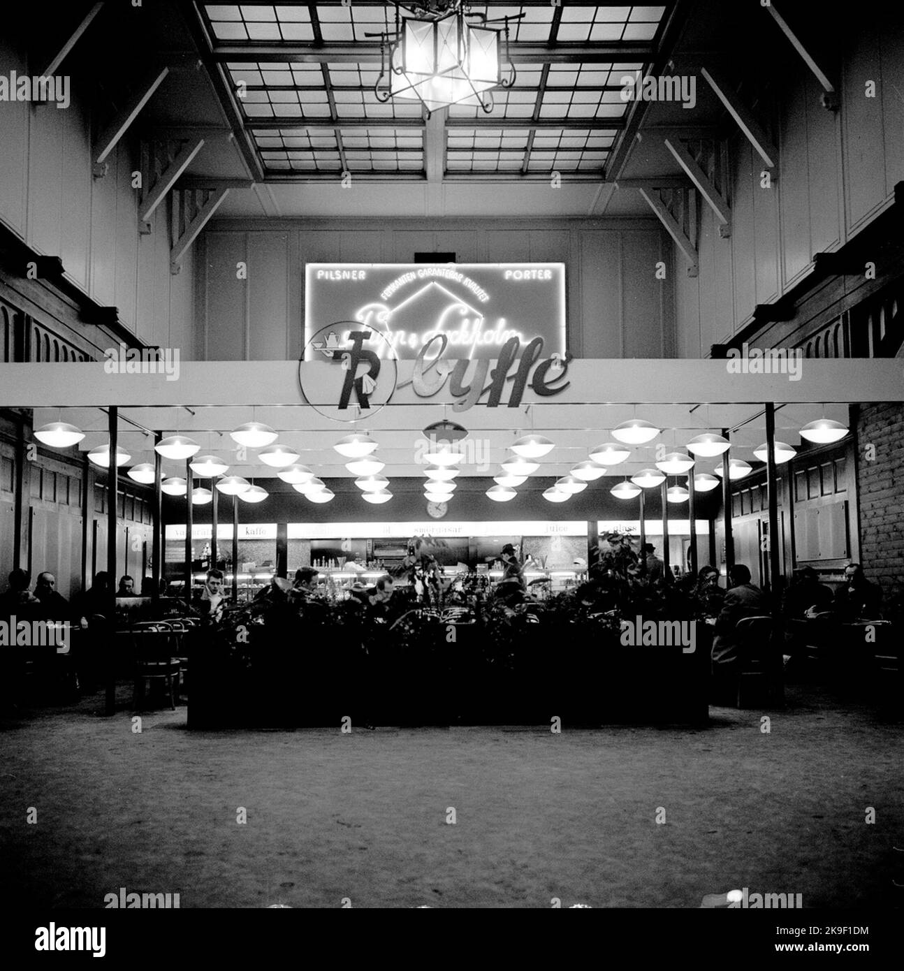 Restaurants meals Black and White Stock Photos & Images - Alamy