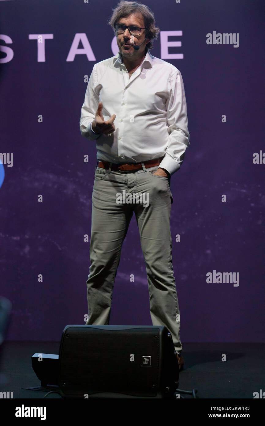 Professor Jeff Forshaw describing the complex quantum problem, that emerge when trying to track ...