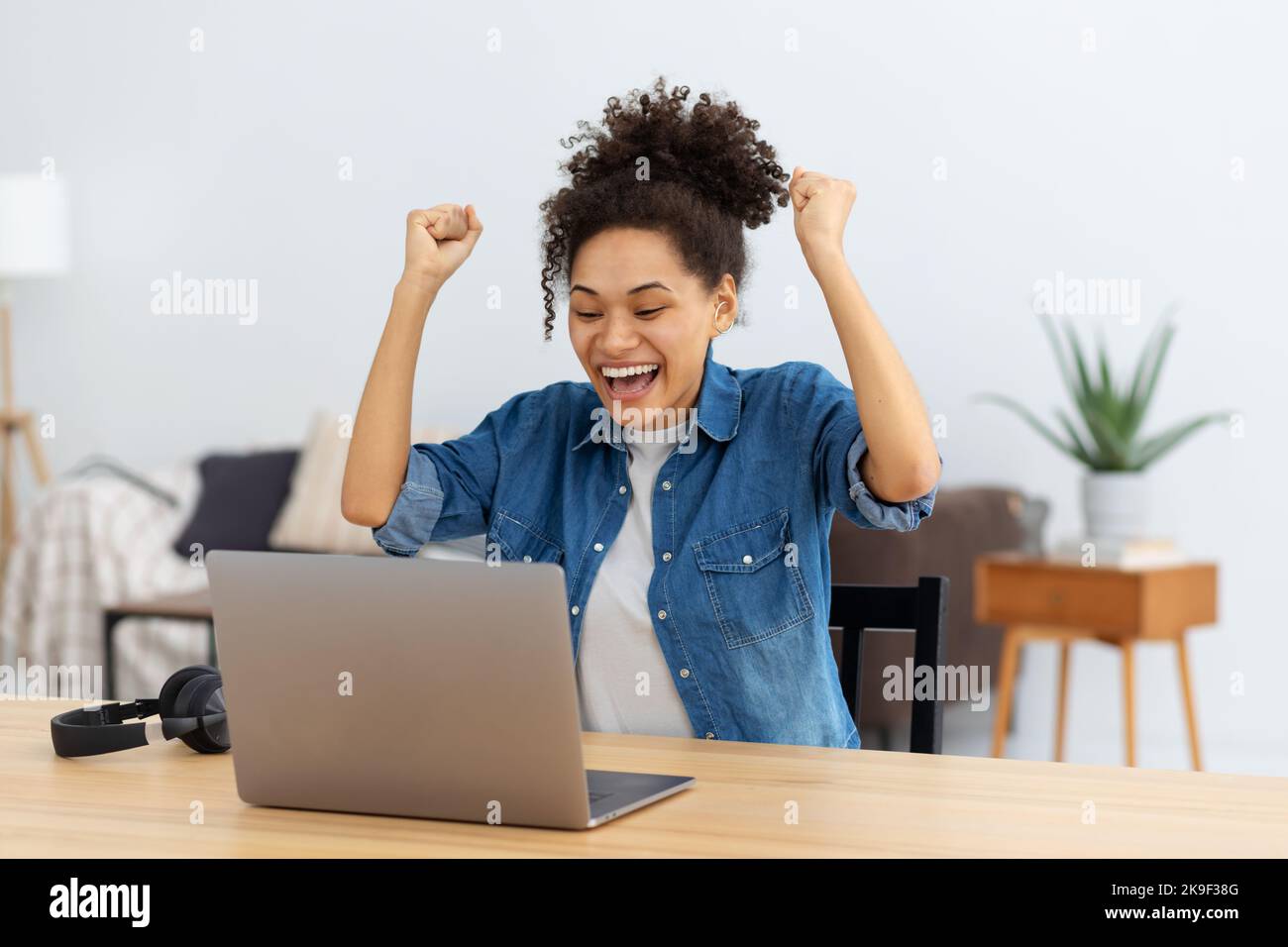 Celebrate laptop hi-res stock photography and images - Alamy