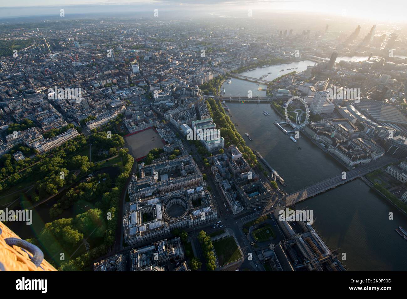 Hot Air Balloon flight across central London Stock Photo - Alamy