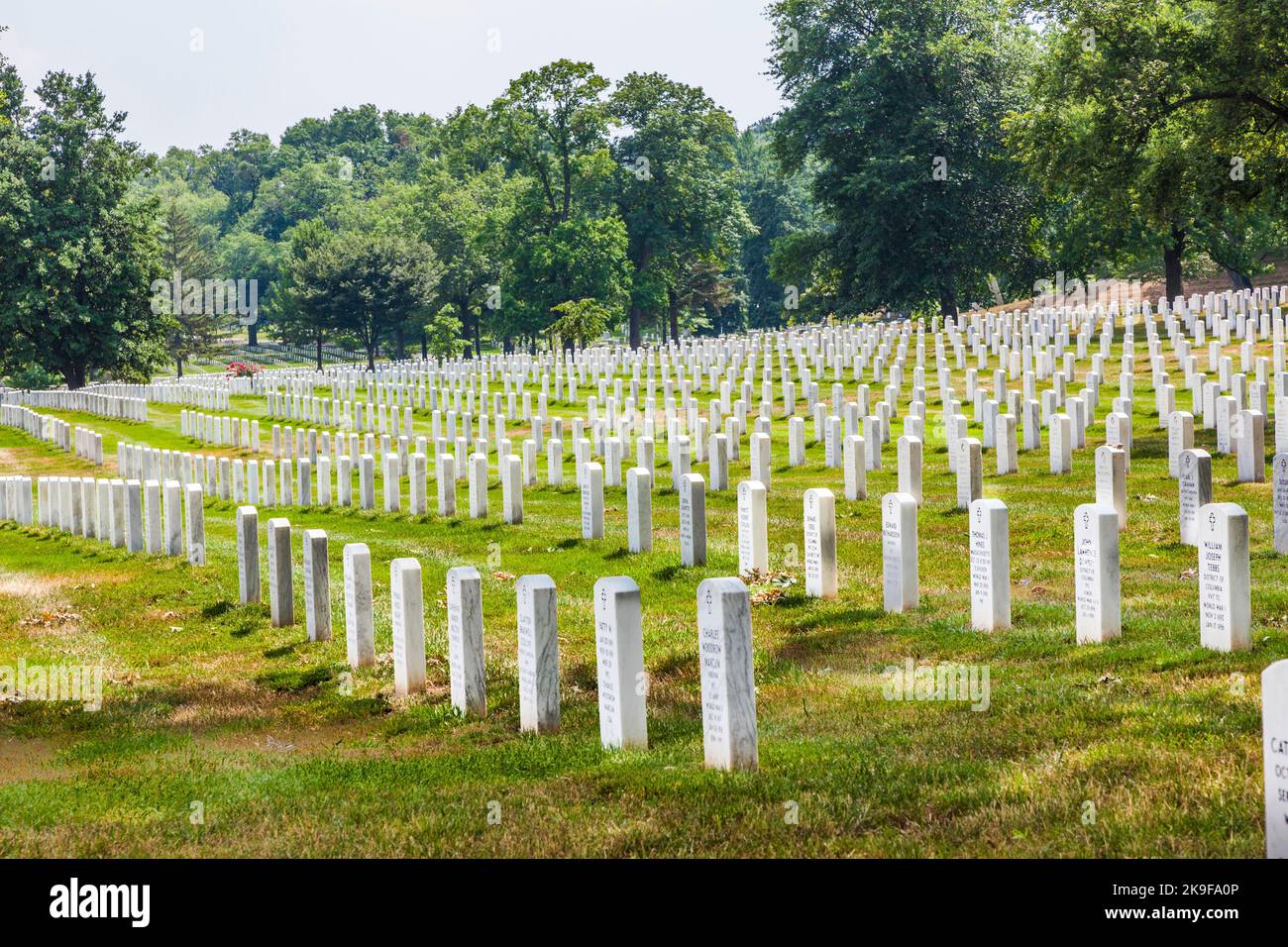Arlington, USA - July 15, 2010: Gravestones on Arlington National ...