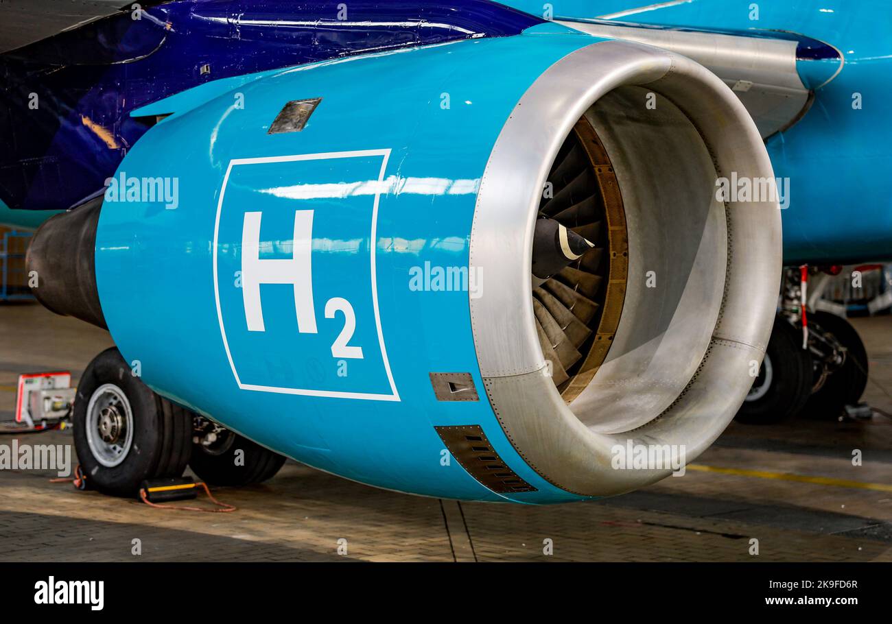 Hamburg, Germany. 28th Oct, 2022. The engine of a decommissioned Airbus ...