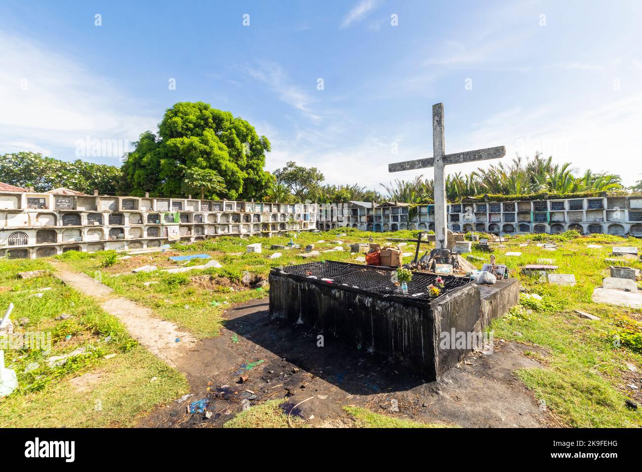 Philippine cemetery hi-res stock photography and images - Alamy