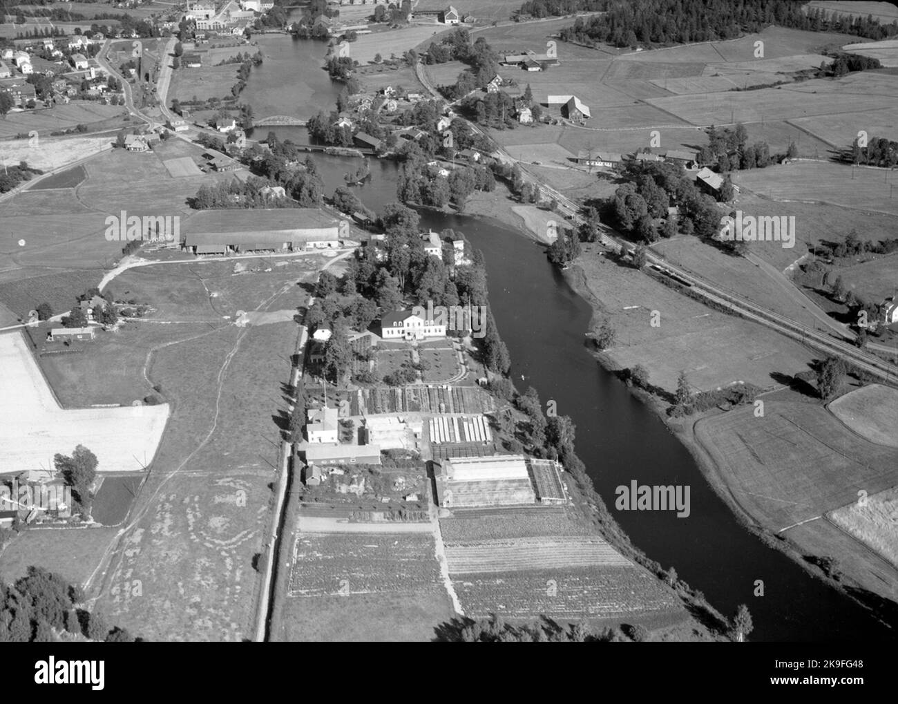 To the left of the watercourse are Morgårdshammar and the railway to ...