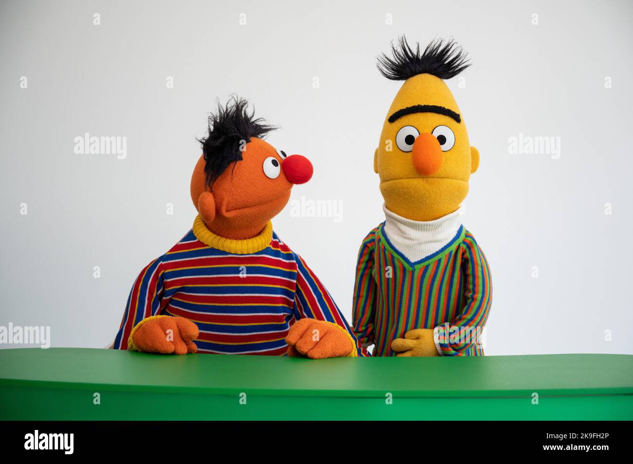 Sesame street characters on set hi-res stock photography and images - Alamy