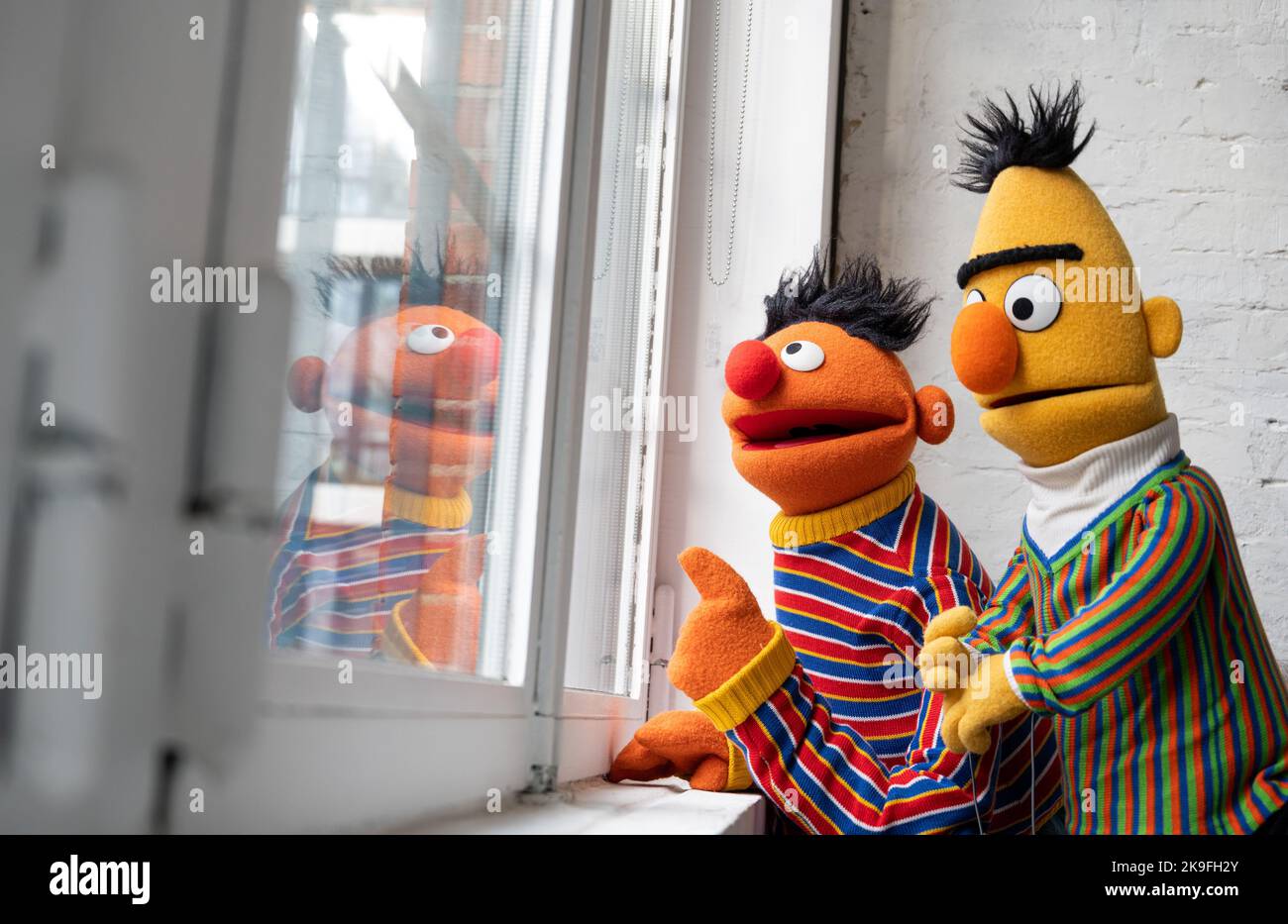 Sesame street characters on set hi-res stock photography and images - Alamy