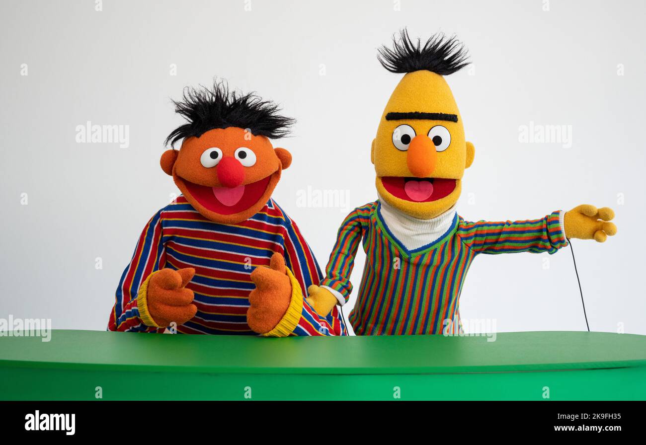 Sesame street characters on set hi-res stock photography and images - Alamy