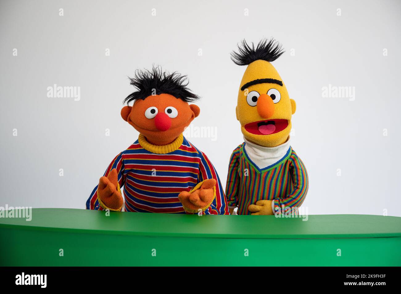 Sesame street characters on set hi-res stock photography and images - Alamy