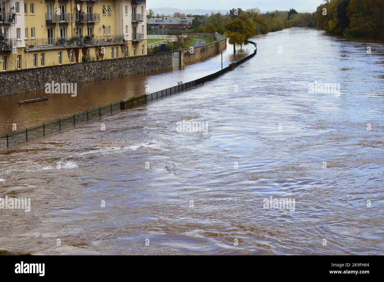 Tipperary, Ireland. 28th Oct, 2022. Flooding in the river Suir looking ...