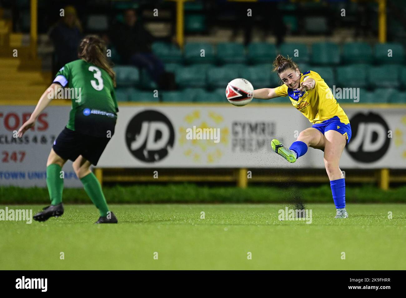 Barry, Wales. 27th Oct, 2022. Manon Pearce of Barry Town Utd Women ...