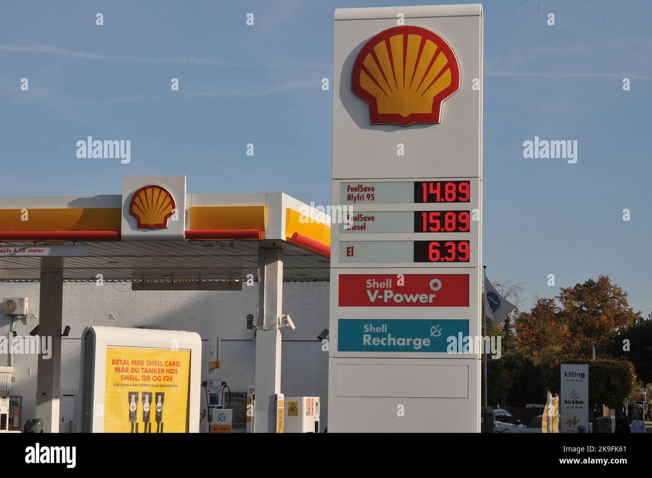 Shell gsoline station hi-res stock photography and images - Alamy