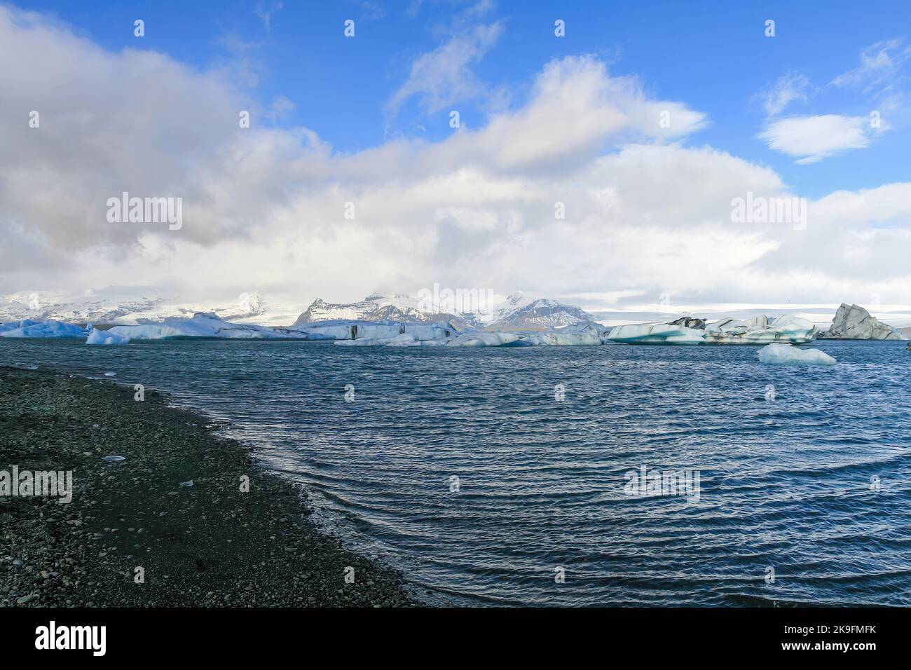 Frozen icelandic lake hi-res stock photography and images - Alamy