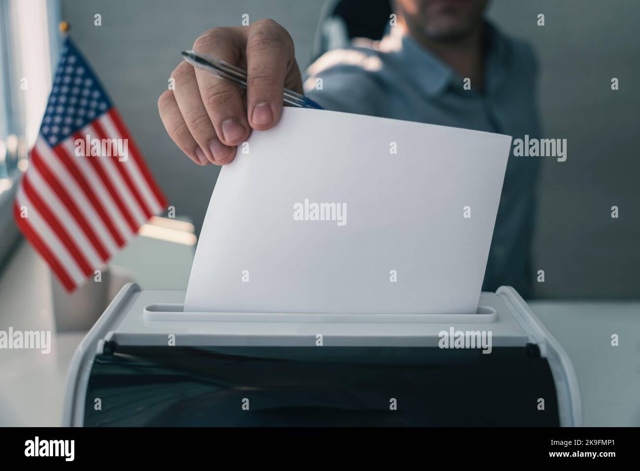 Voter holds envelope hi-res stock photography and images - Alamy