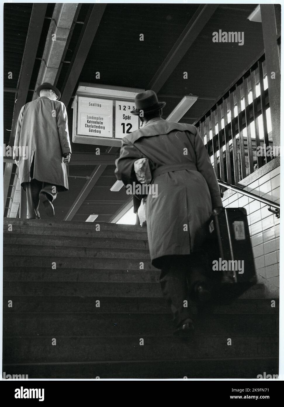 Stockholm Central, centrally routed platform signs Stock Photo - Alamy