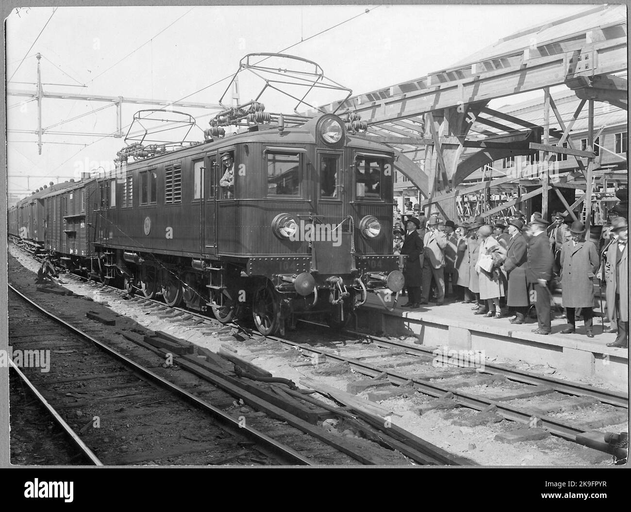 The State Railways, SJ D 104. The first electric train departs from ...