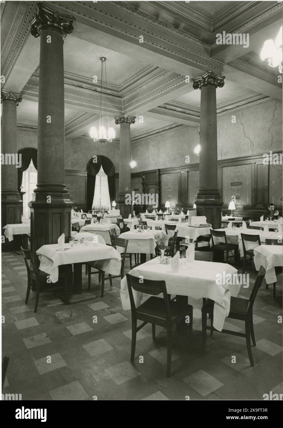 Traffic restaurant "The shelf" at Stockholm Central Station Stock Photo ...