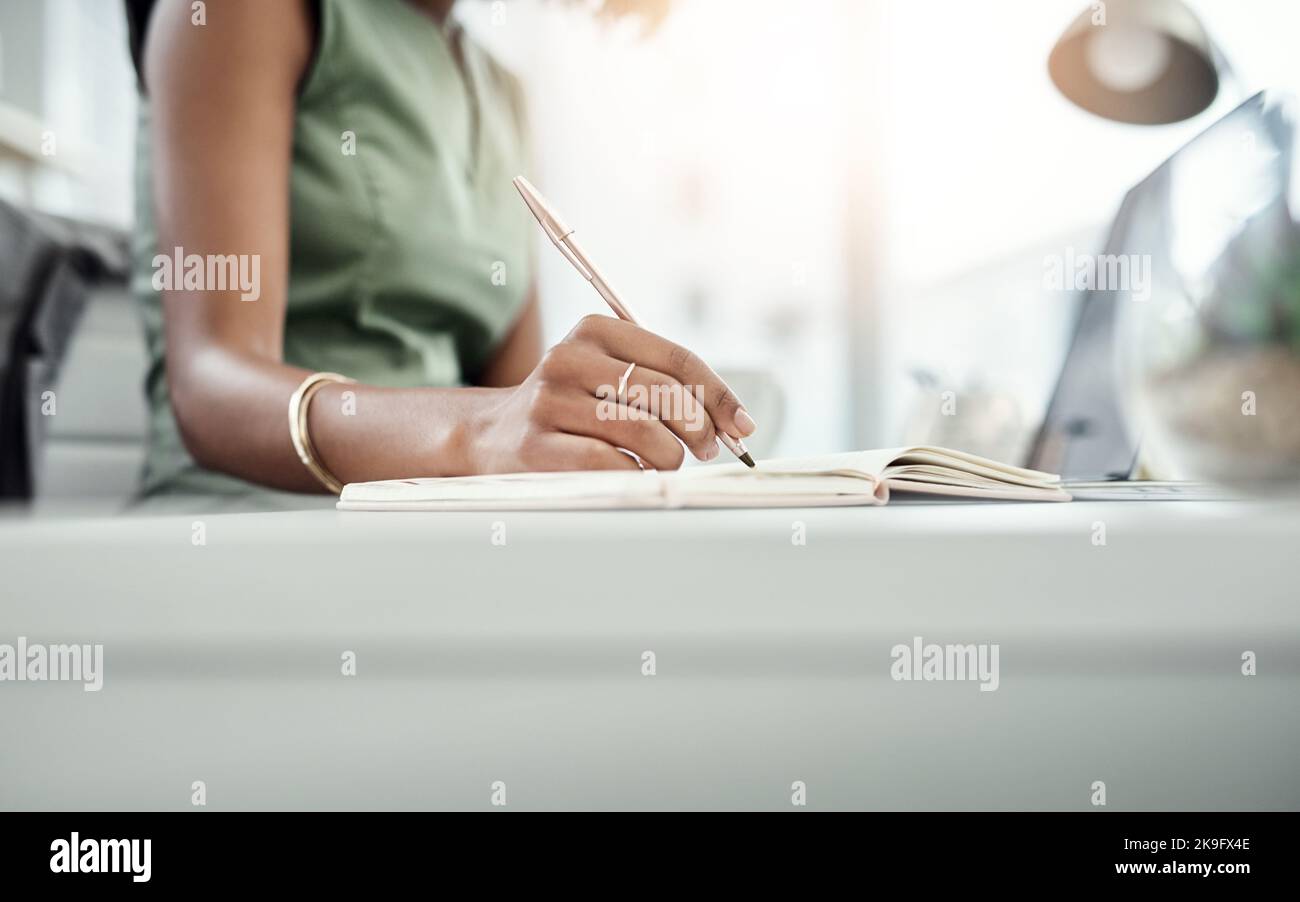 Write it down so you dont forget. an unrecognizable young businesswoman ...