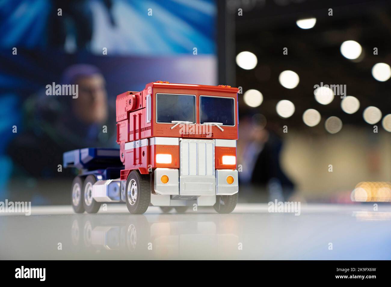 Robosen robots, new Optimus Prime robot on stand S700, during MCM Comic ...