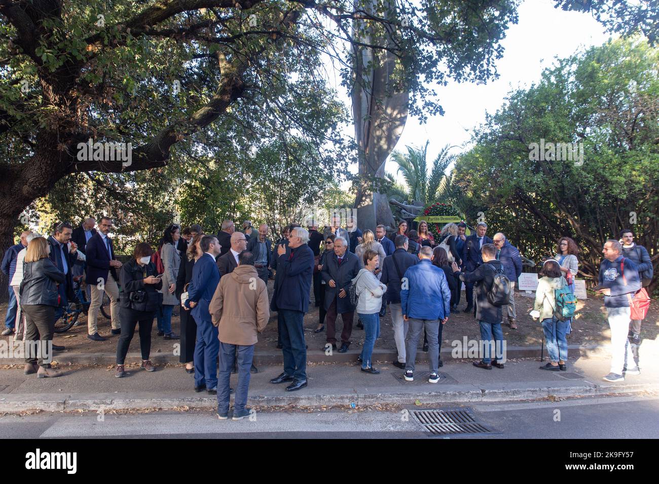 Monumento a giacomo matteotti hi-res stock photography and images - Alamy