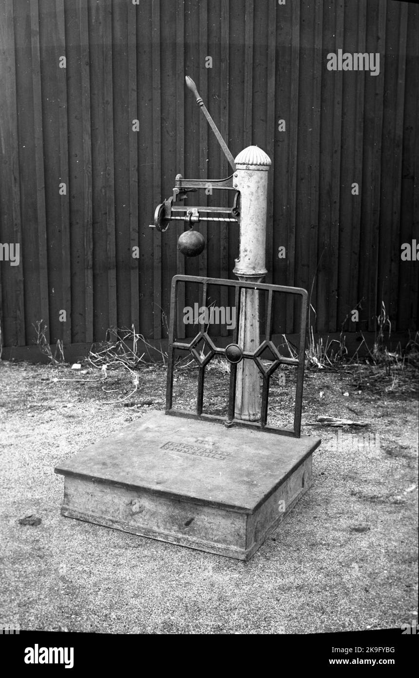 Luggage wave with sliding weight; Railway Museum. Sheet no. 5764 Stock ...