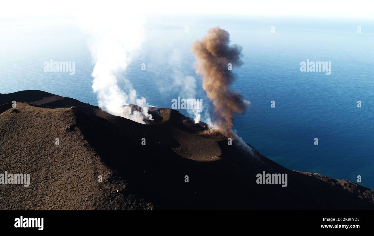 Vulcano vulcanico di montagna hi-res stock photography and images - Alamy