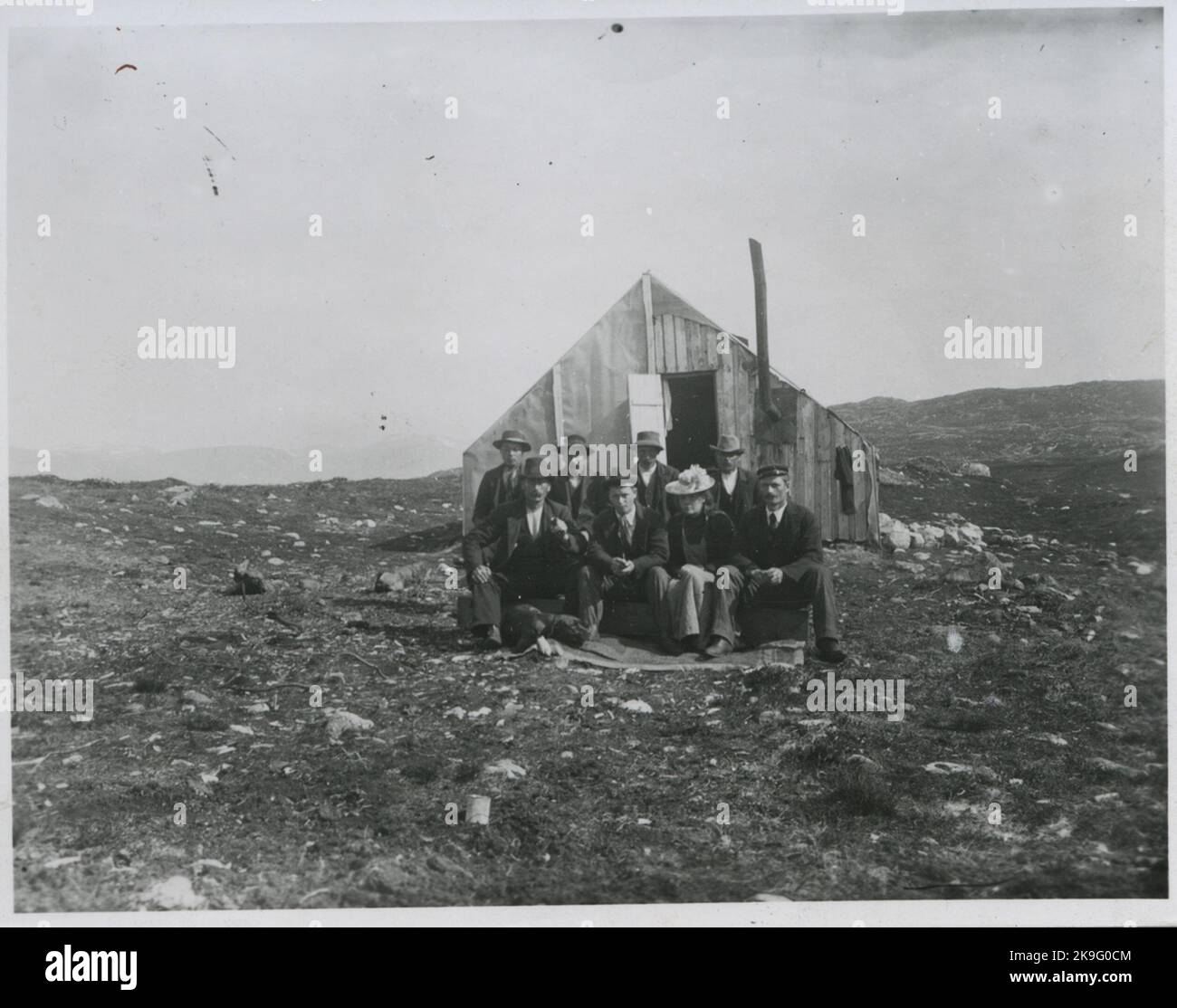 The Riksgränsbanan around 1901. Work team with a chef during the ...